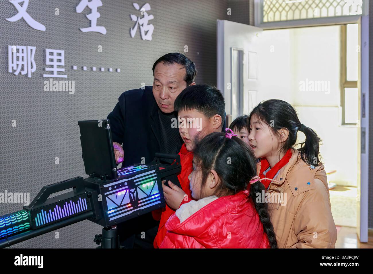 TENGZHOU, CHINA - MARCH 17, 2025 - A teacher teaches students to ...