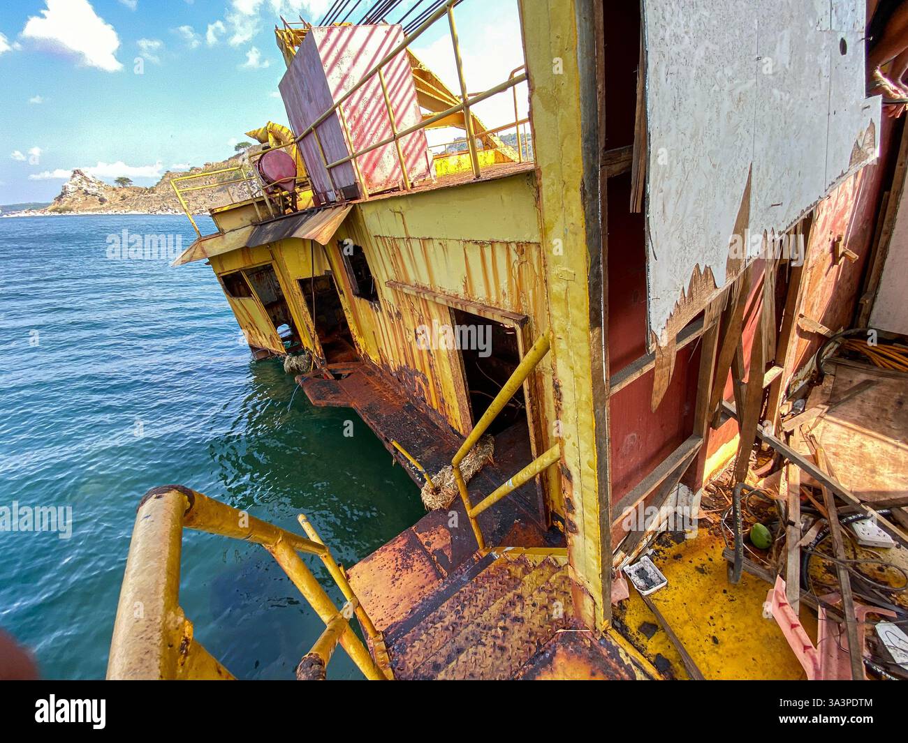 Mariveles, Bataan, Philippines. Mar 17,2025. HAMMER 16 ship wreck, a ...