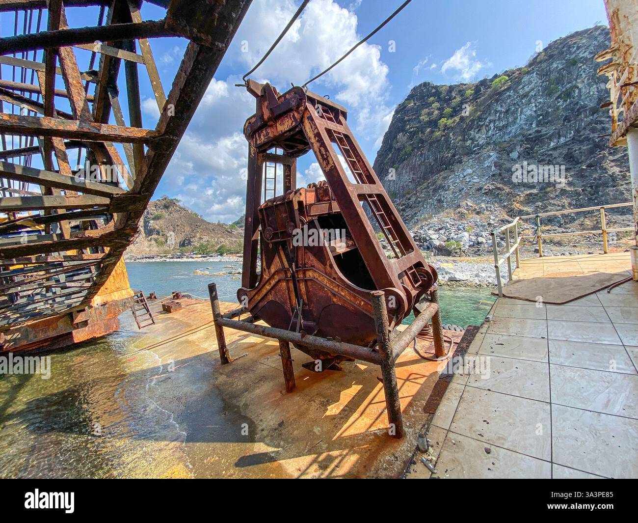 Mariveles, Bataan, Philippines. Mar 17,2025. HAMMER 16 ship wreck, a ...