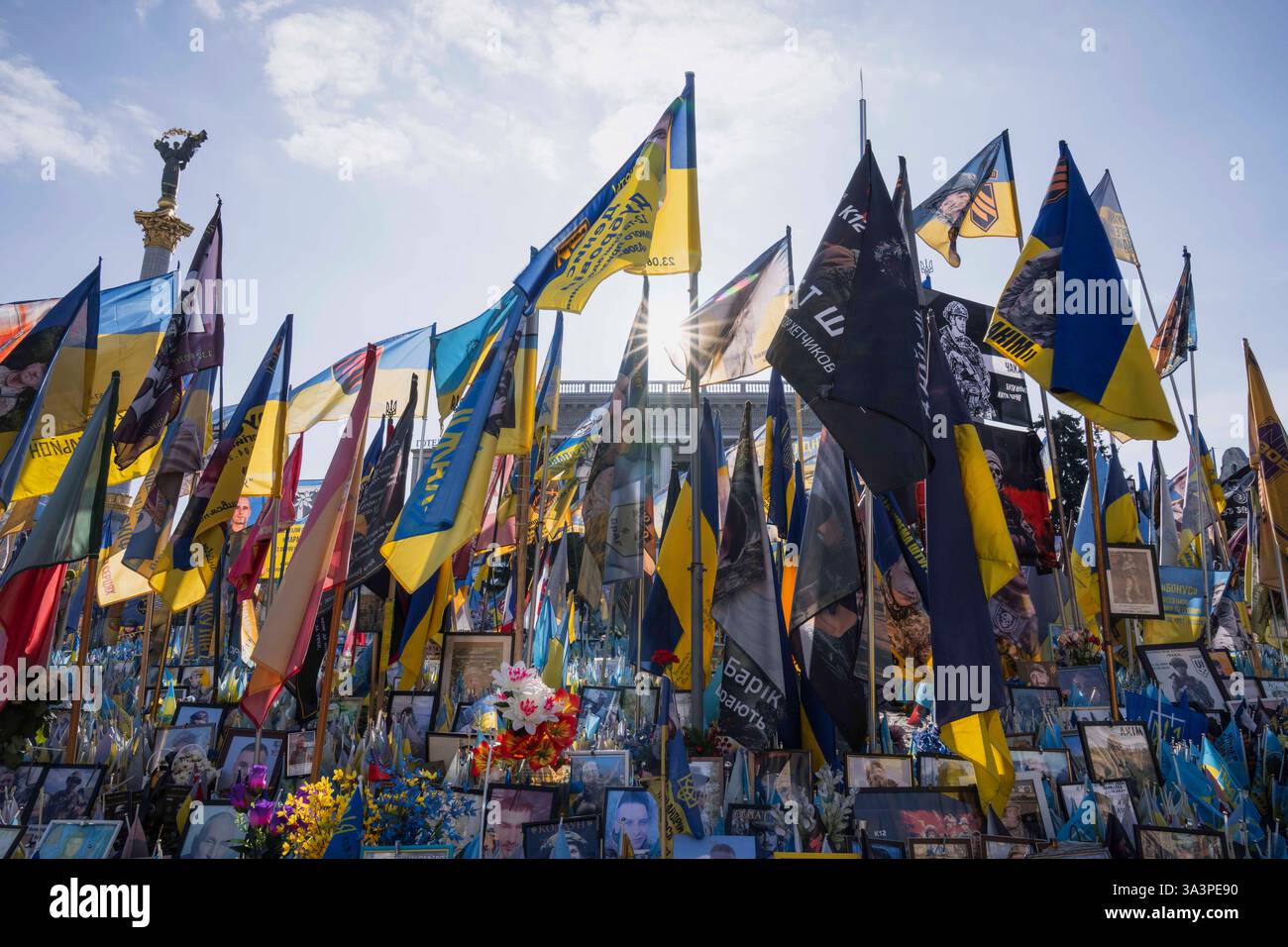 Flags at Independence Square Maidan Nezalezhnosti honor fallen soldiers ...