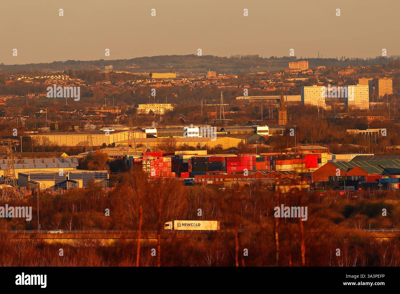 Leeds shipping containers hi-res stock photography and images - Alamy