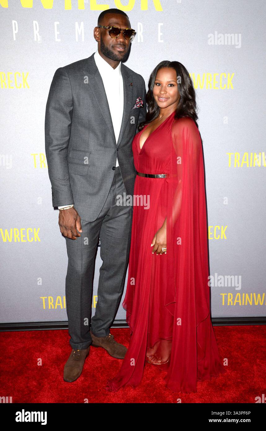 Lebron james and savannah brinson hi-res stock photography and images ...