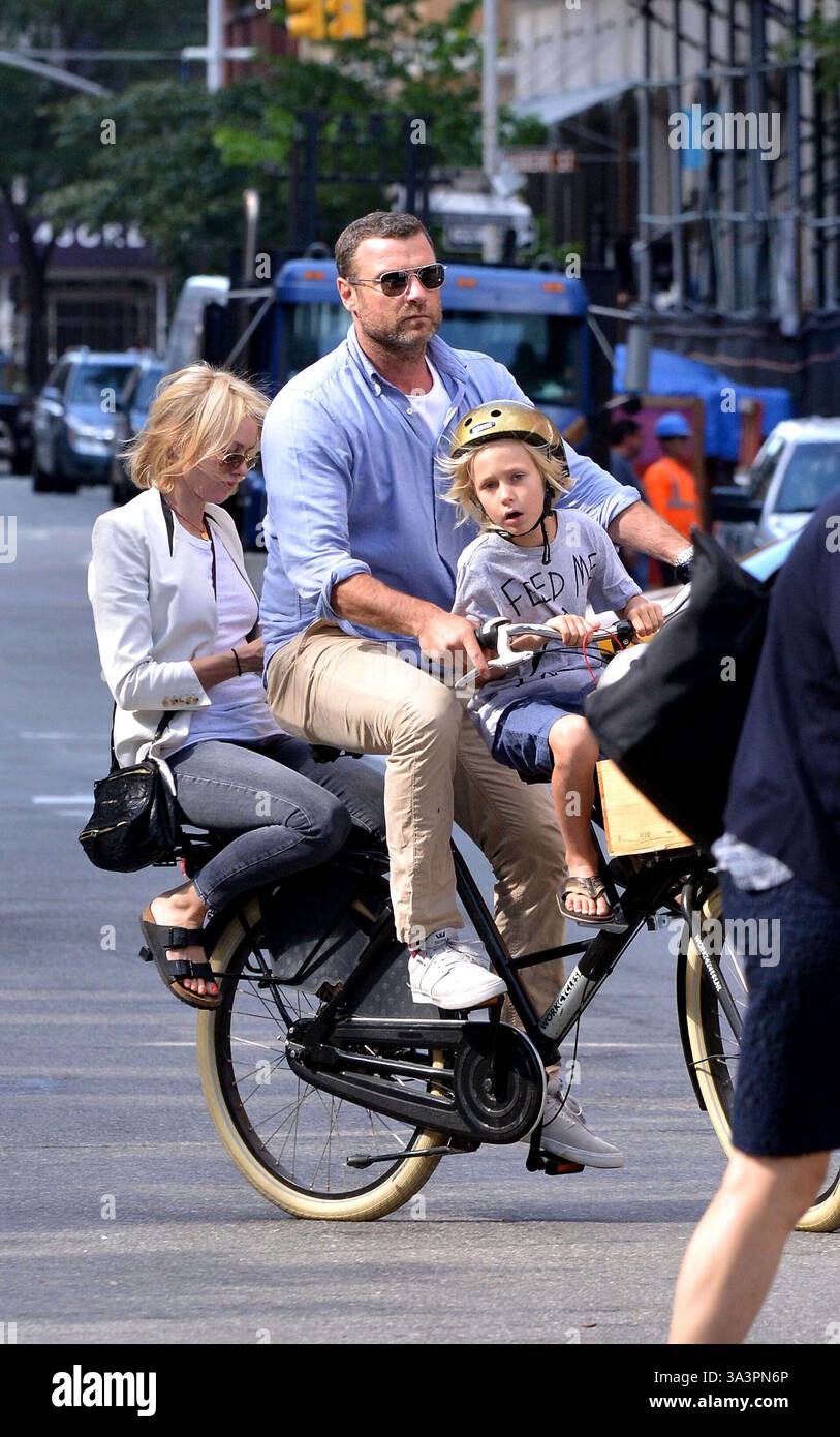 Liev Schreiber takes his wife Naomi Watts and son Sasha on a bike ride ...