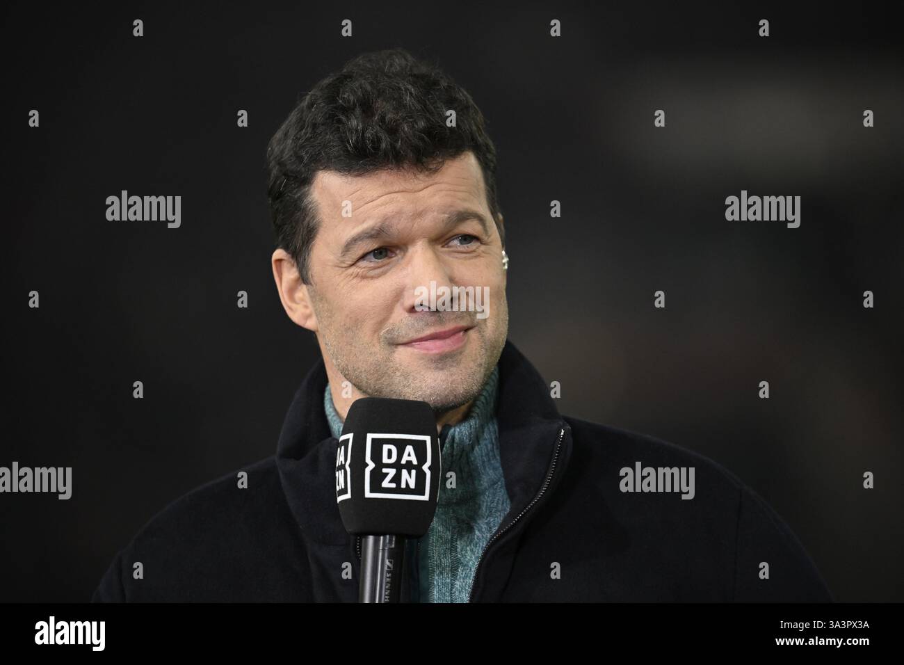 DAZN TV expert Michael Ballack, portrait, in an interview Microphone ...