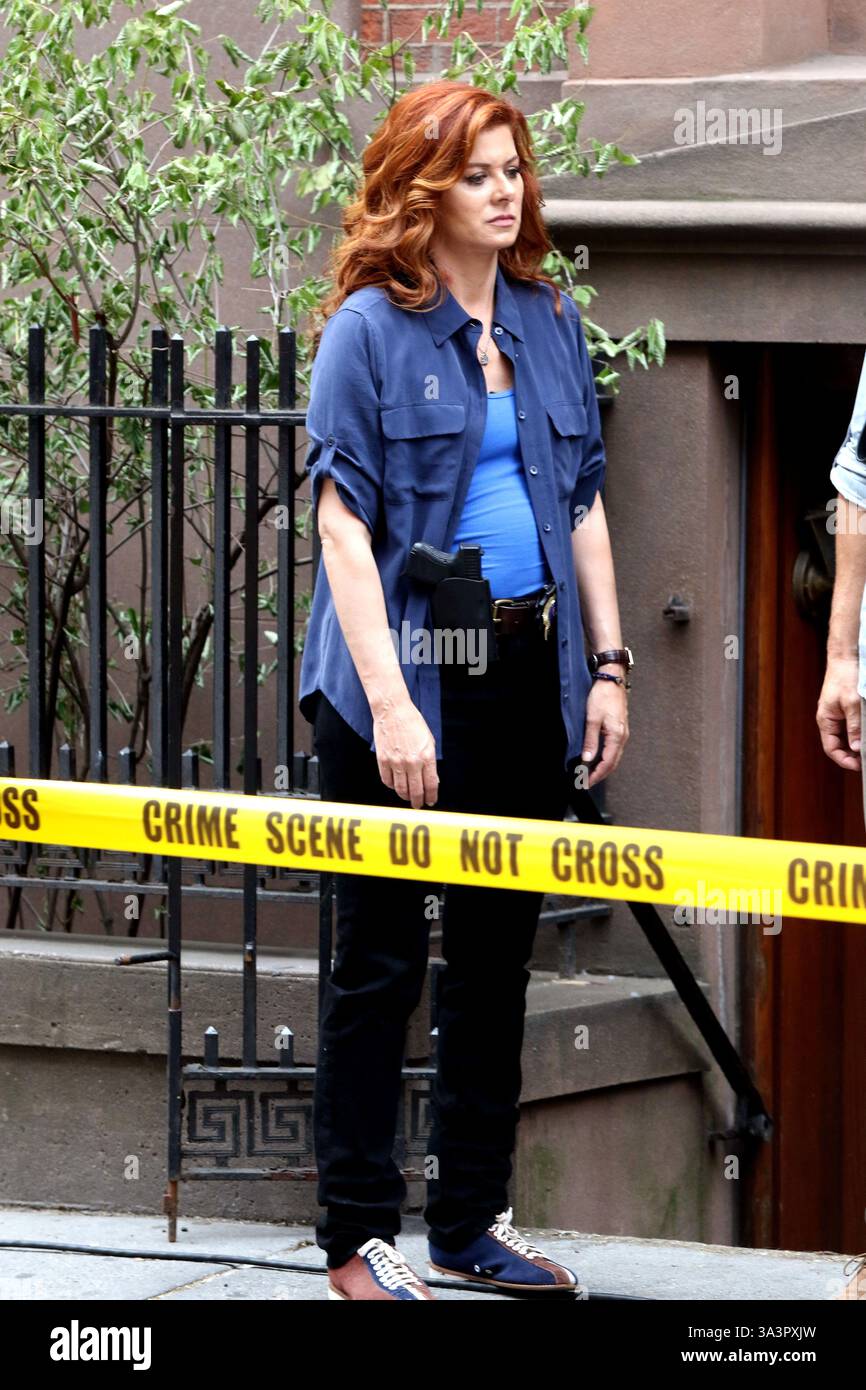 Debra Messing on the set of the TV show 'The Mysteries of Laura' in New ...