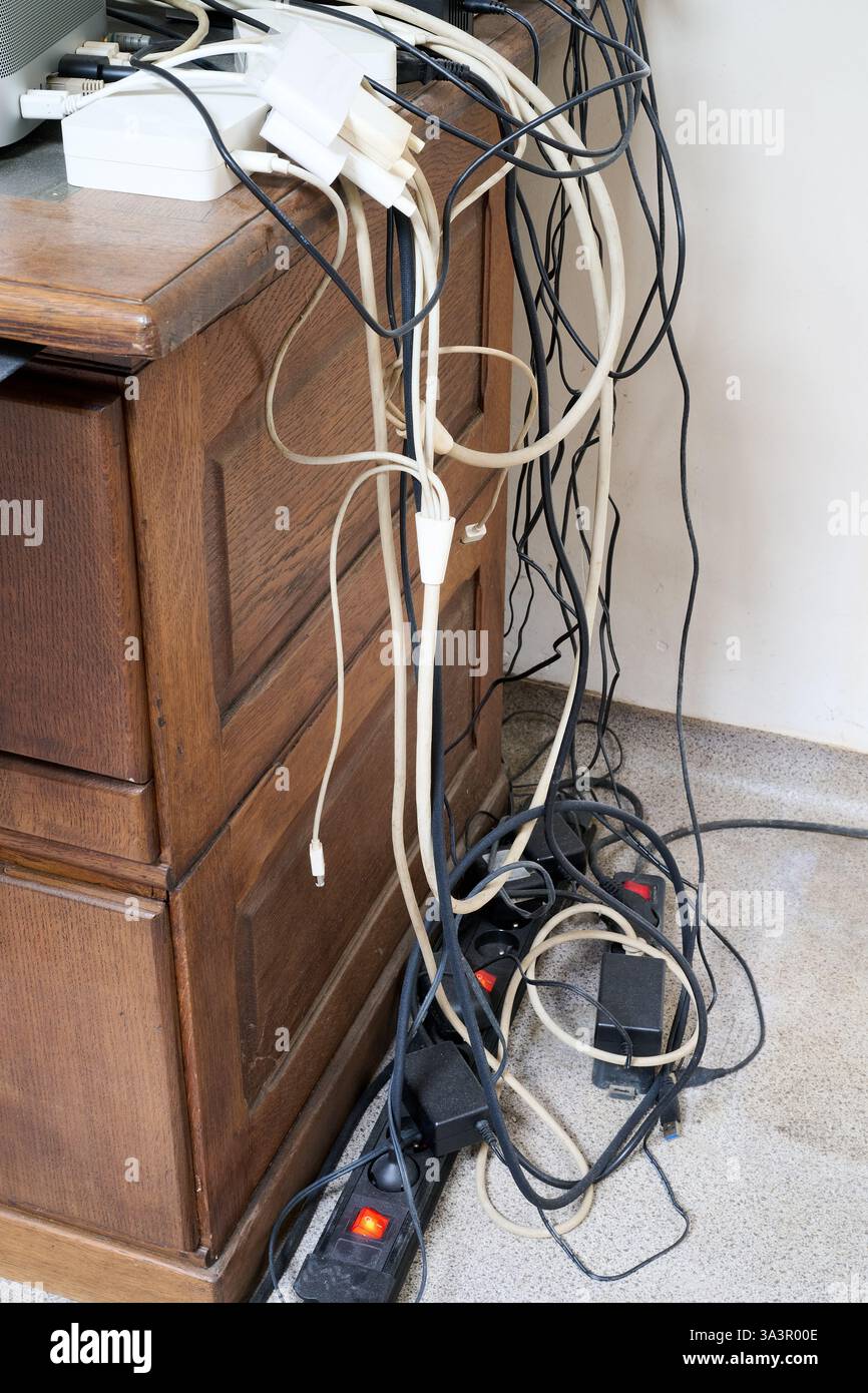 Electrical cables near hi-res stock photography and images - Alamy