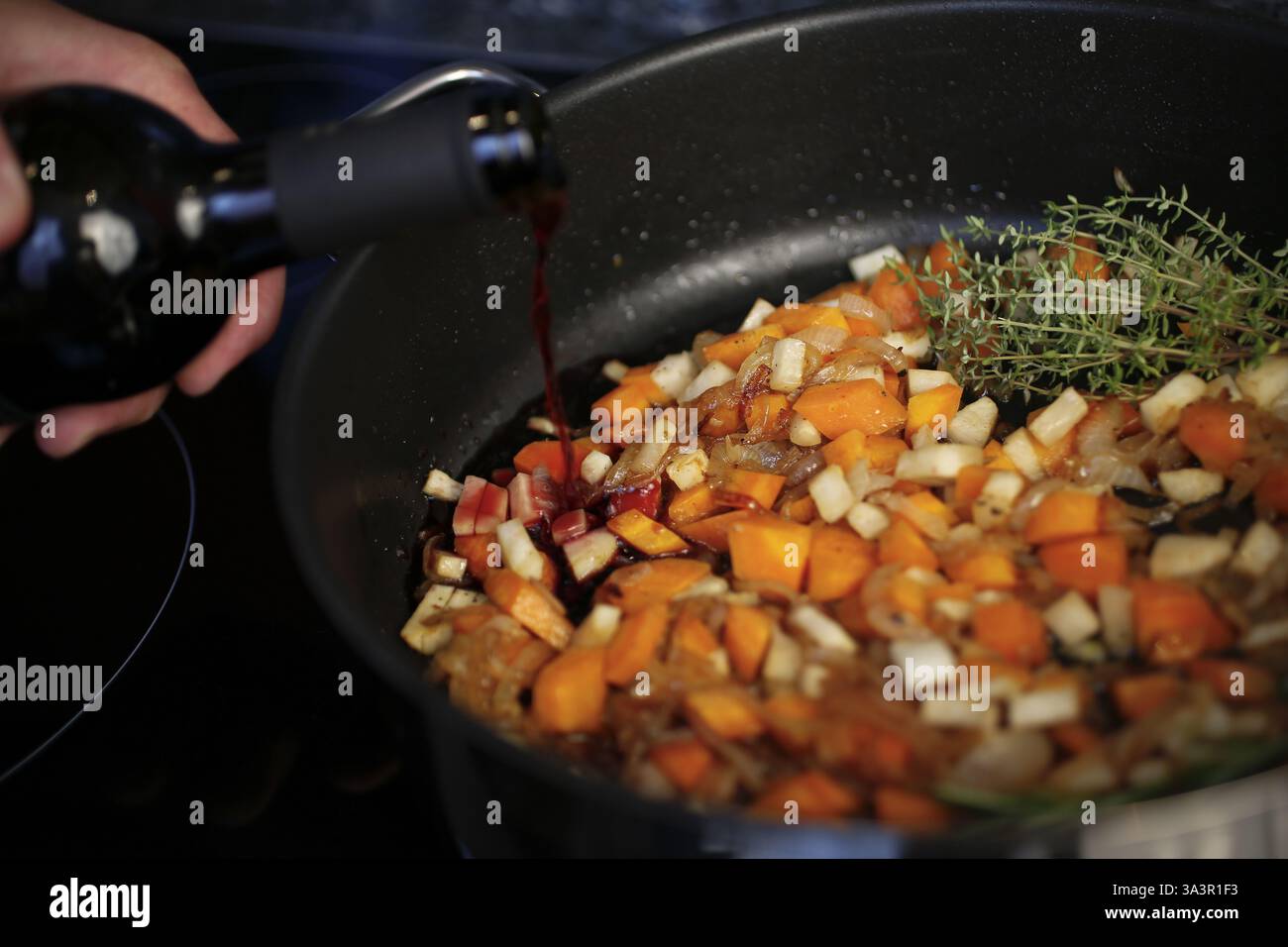 Swabian cuisine, preparation of sauce for roast venison, game dish ...