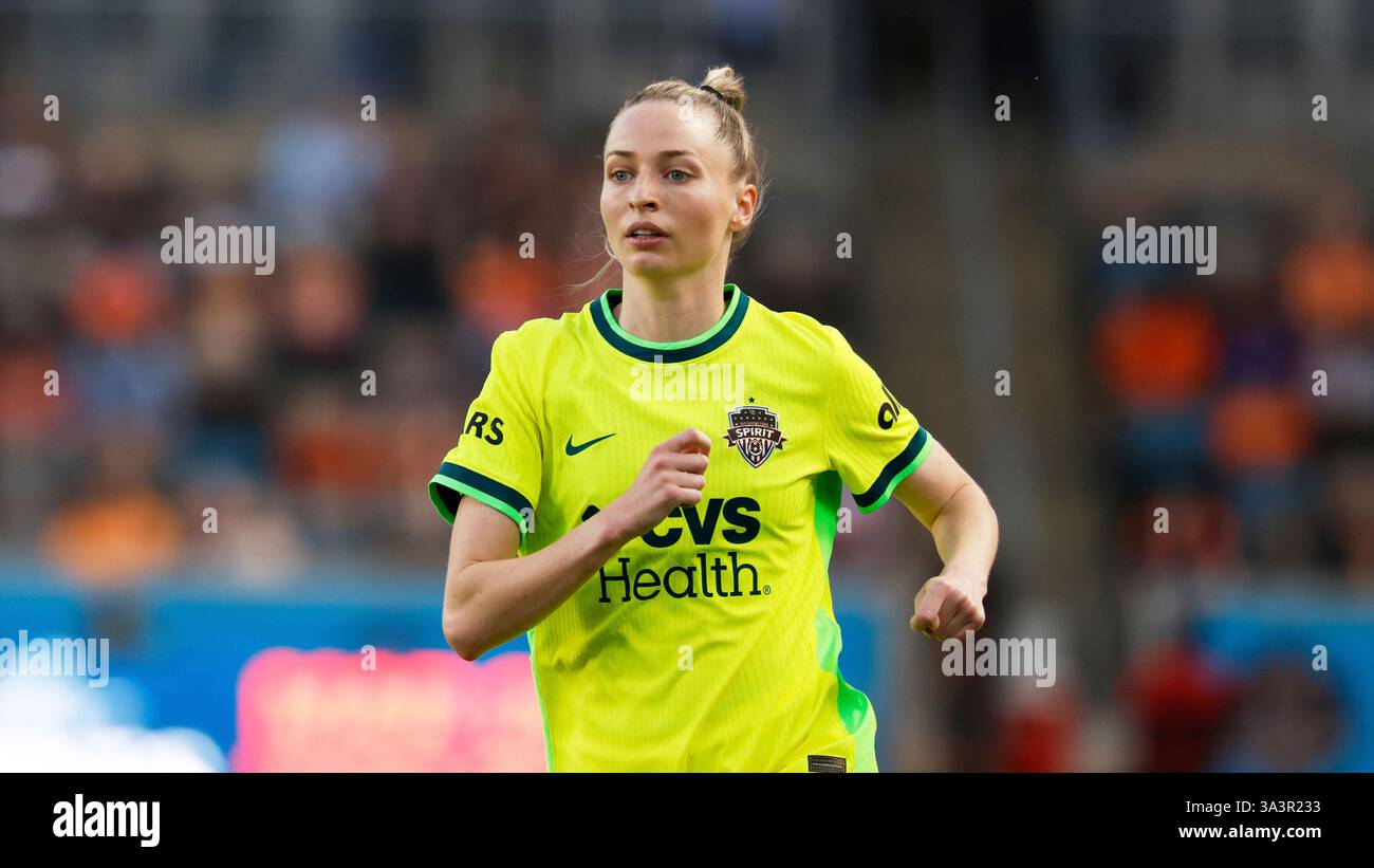 Washington Spirit defense Gabby Carle (14) during an NWSL soccer match ...