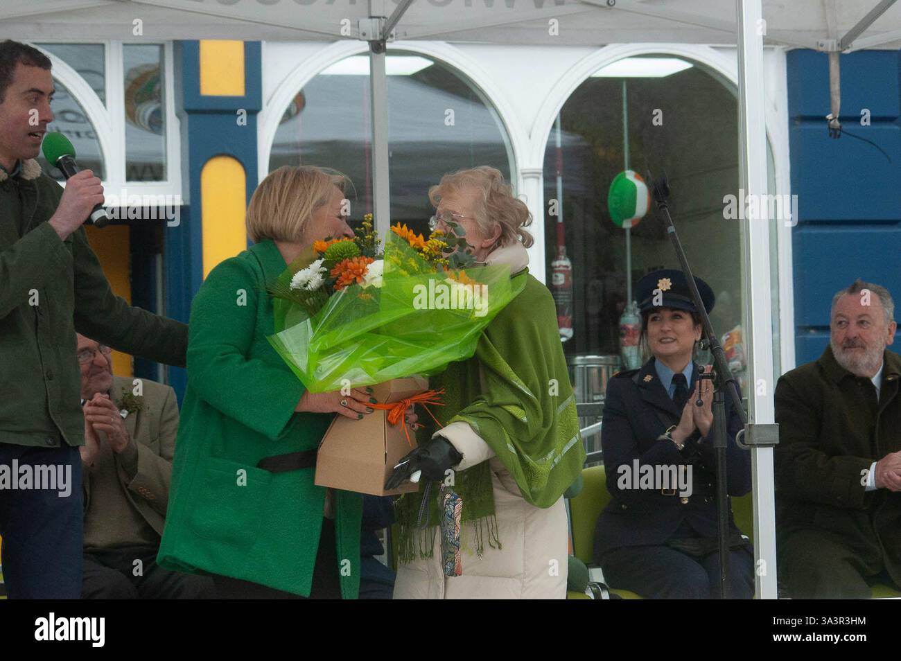 Parade of live flowers hi-res stock photography and images - Alamy