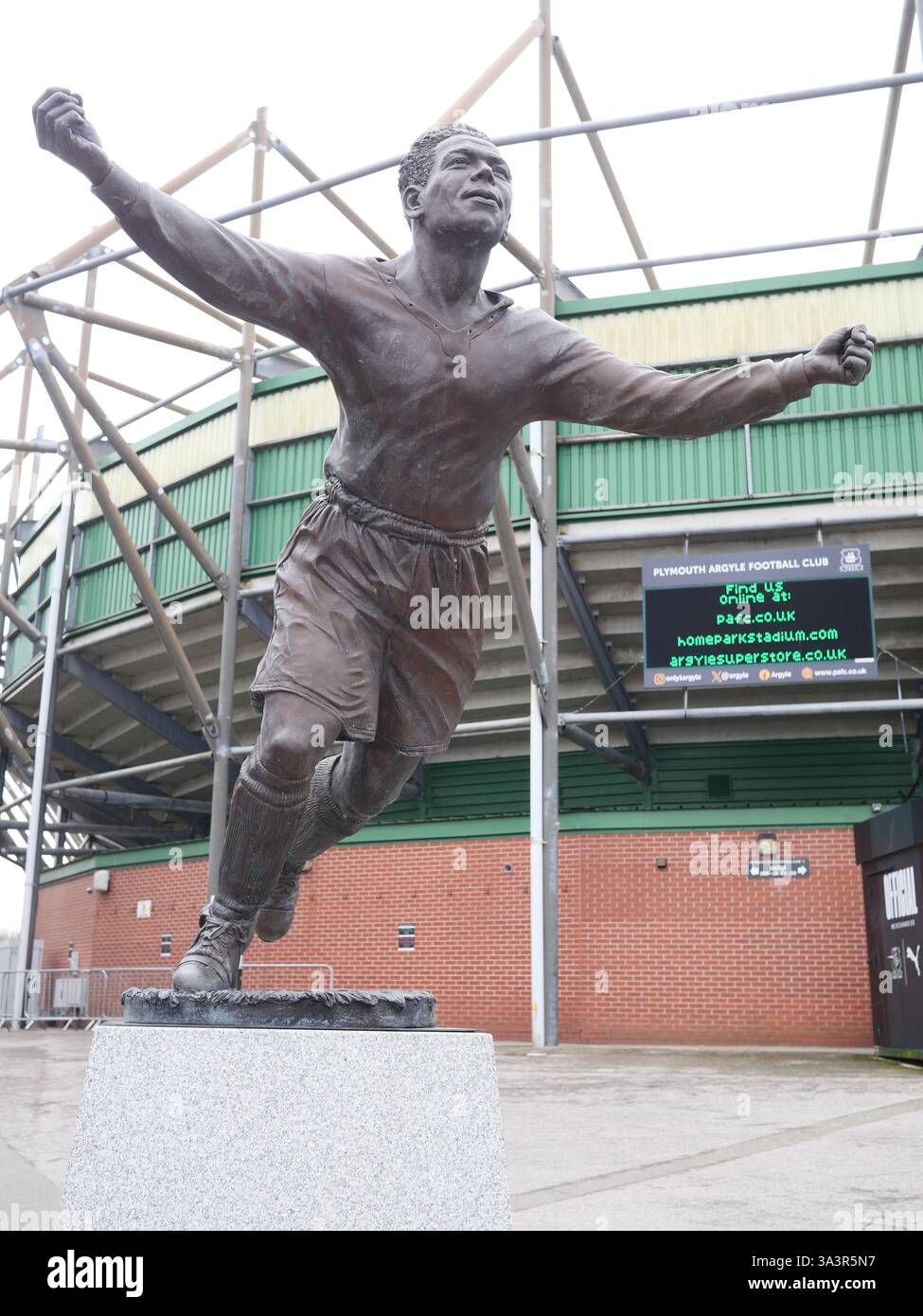 Jack Leslie statue at Plymouth Argyle Football Club. He is widely known ...