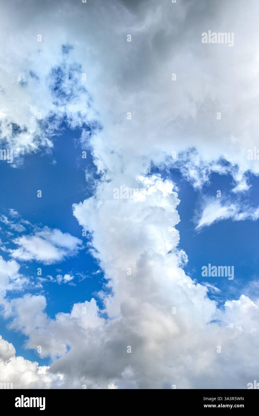 Stratocumulus cloud hi-res stock photography and images - Alamy