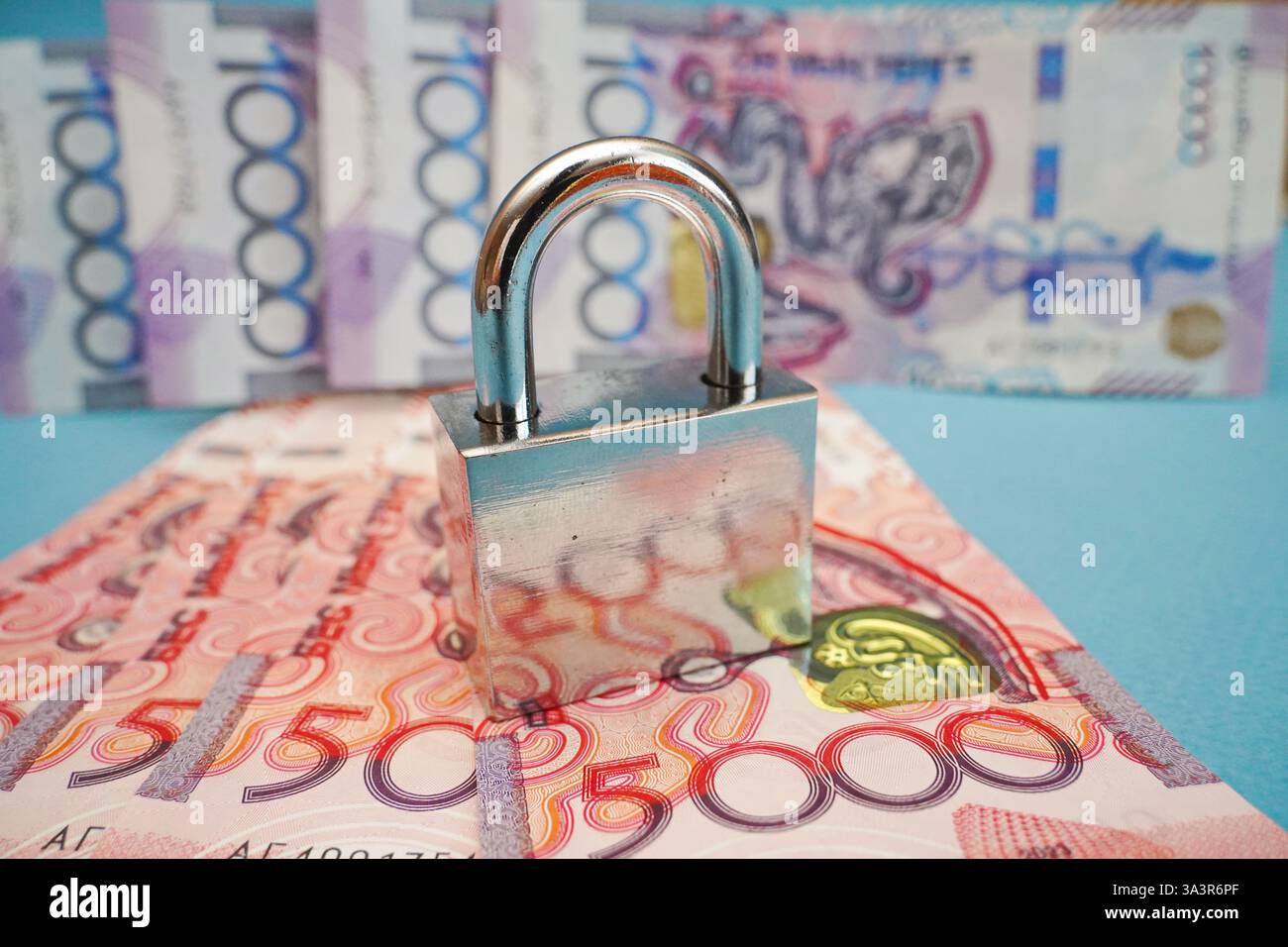 Metal lock and banknotes of Kazakhstani tenge 5000 and 10,000 Stock ...