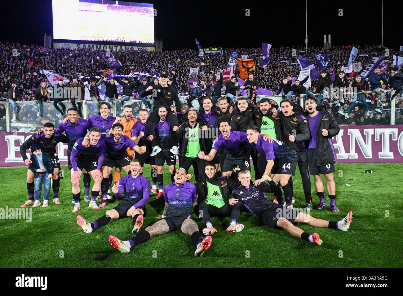 ACF Fiorentina's players celebrate the victory during ACF Fiorentina vs ...