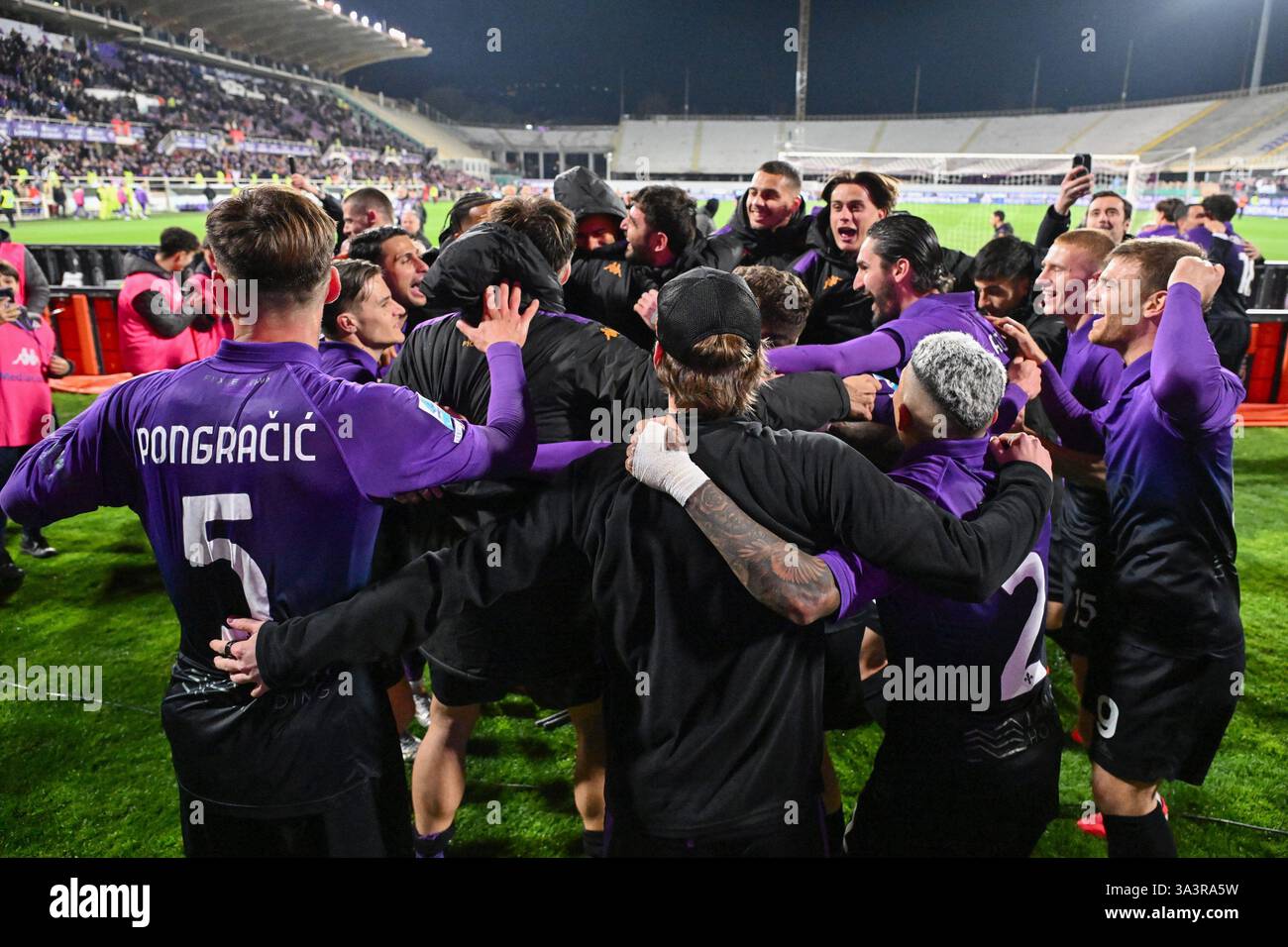 ACF Fiorentina's players celebrate the victory during ACF Fiorentina vs ...