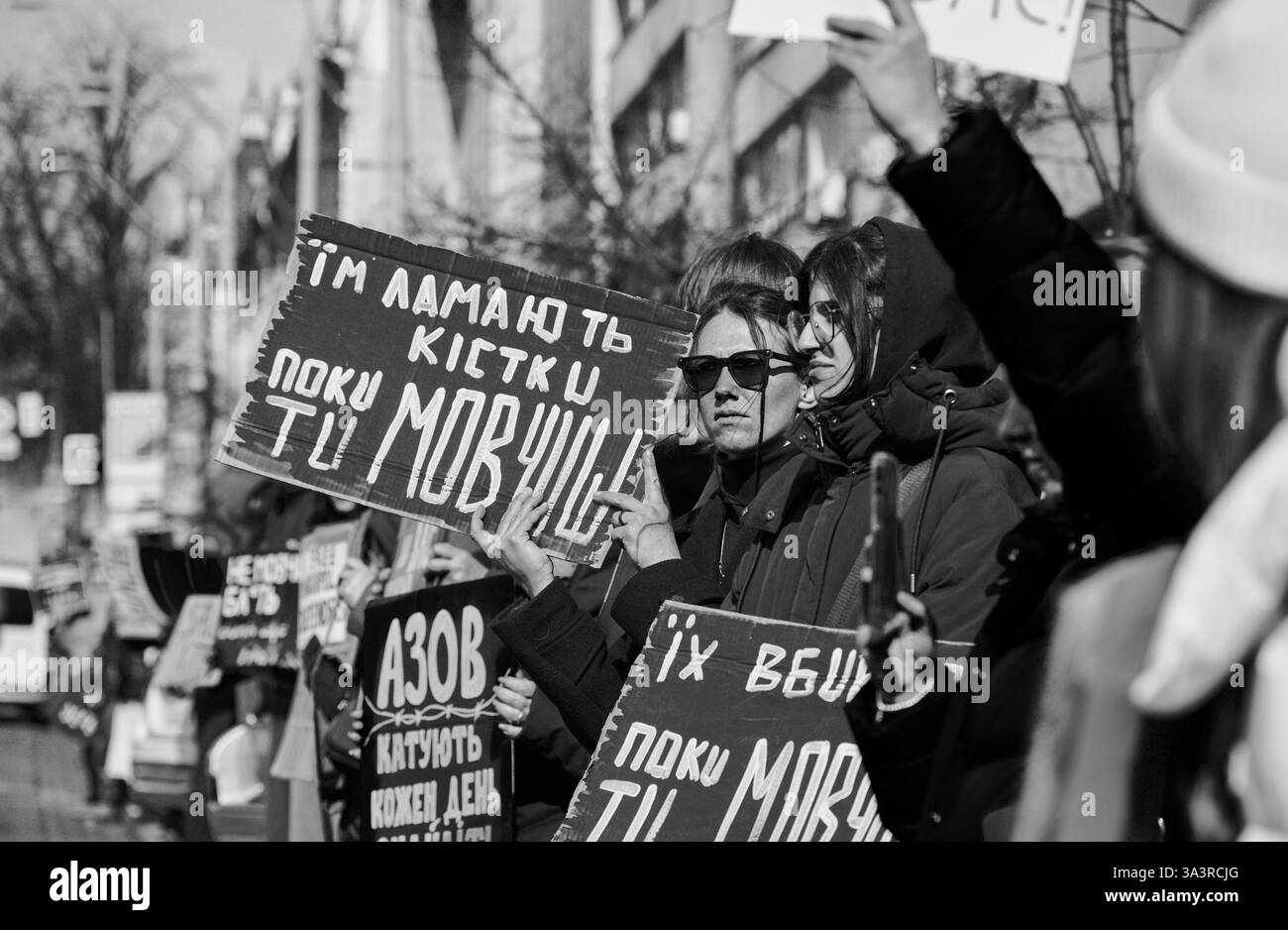 Ukraine soldiers mariupol Black and White Stock Photos & Images - Alamy