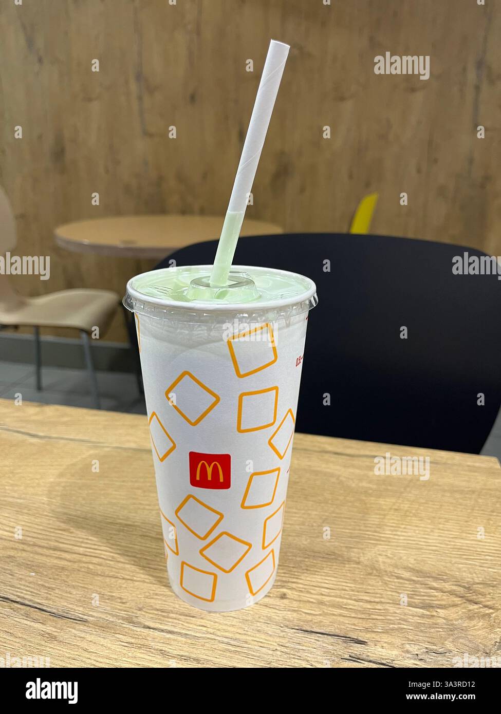 Mcdonalds drink cup uk hi-res stock photography and images - Alamy