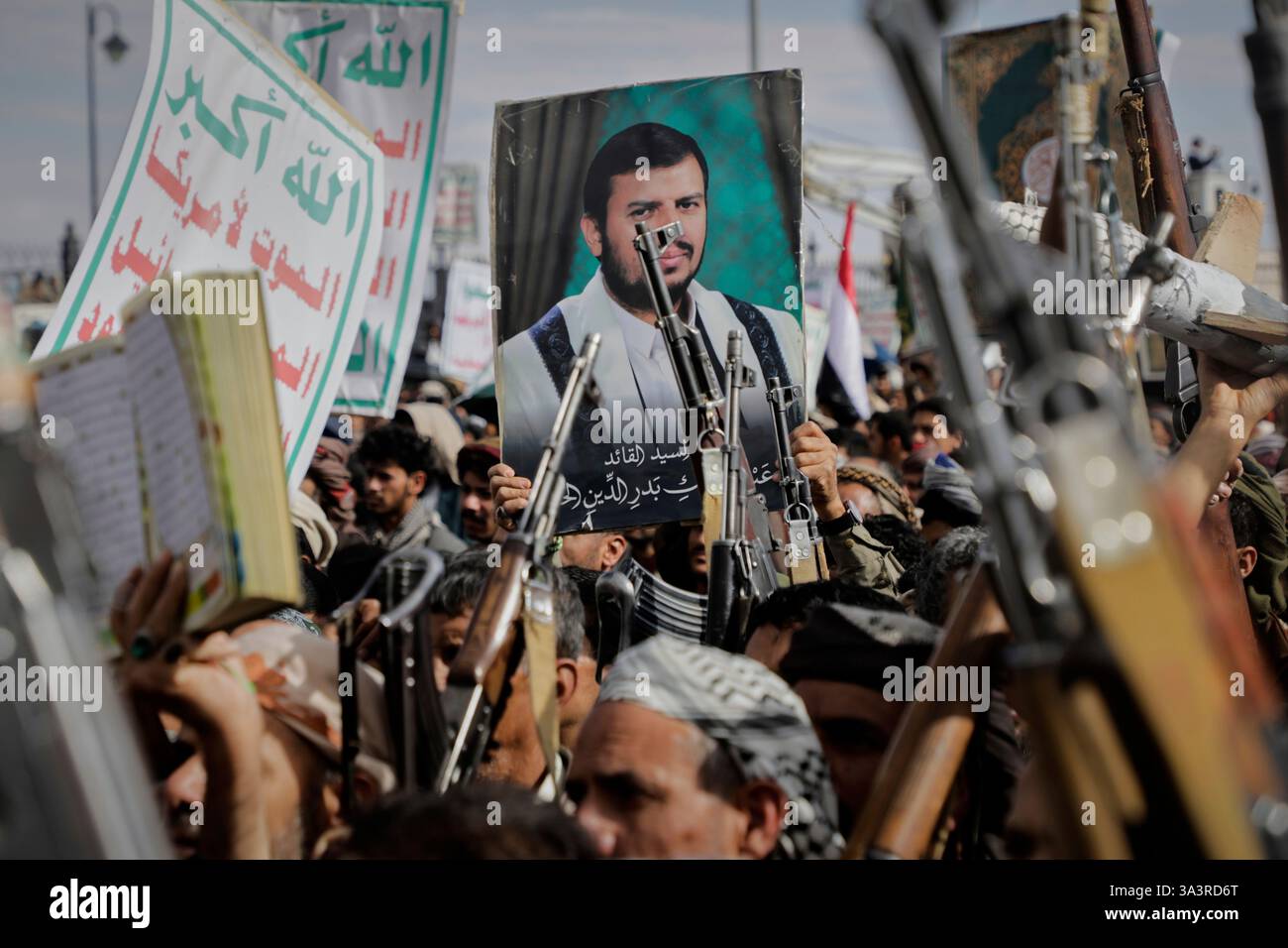 Houthi supporters chant slogans and hold pictures of Abdul Malik al ...