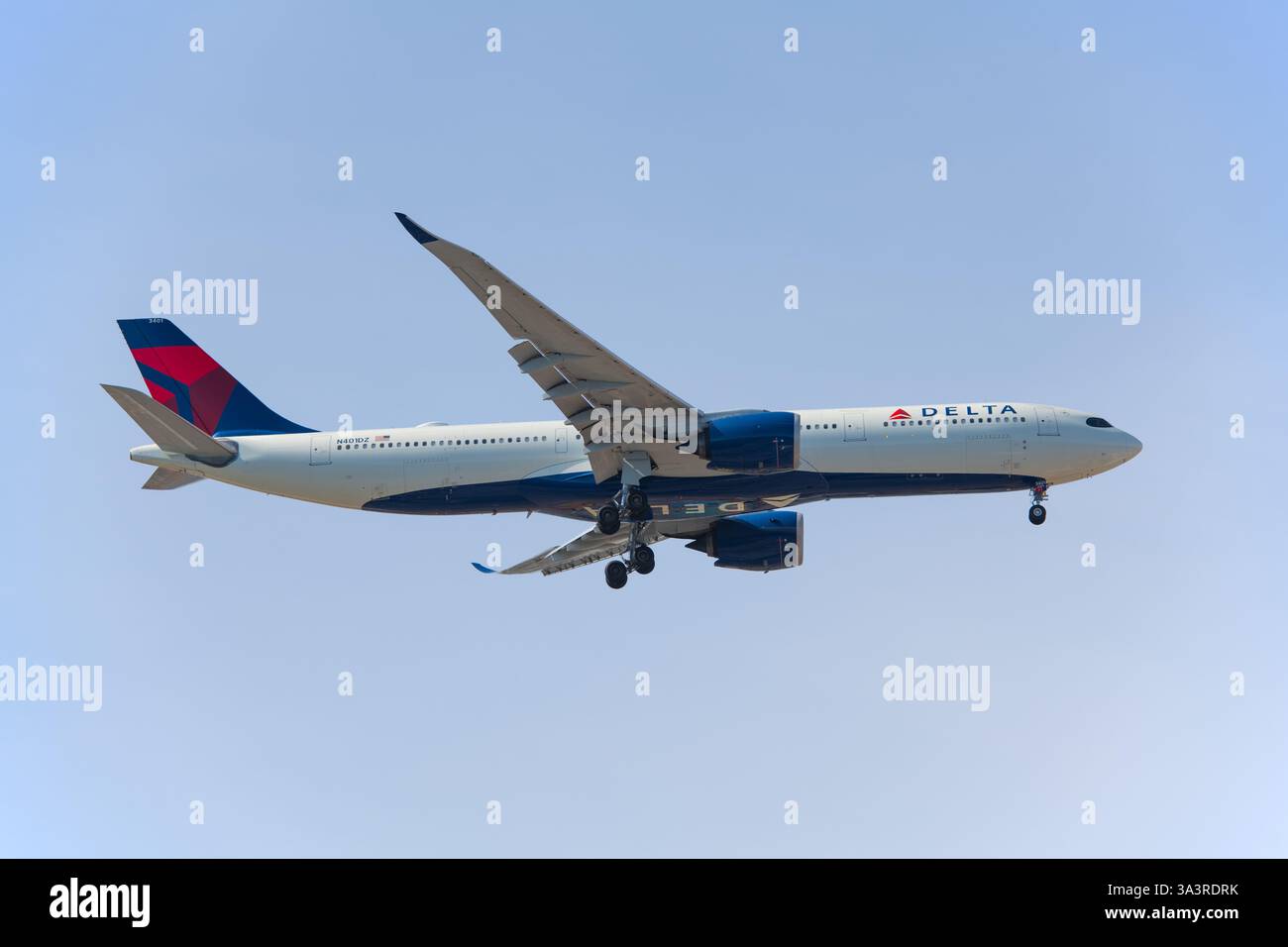 Delta Air Lines Airbus 330-941 neo N401DZ landing on Boston Logan ...