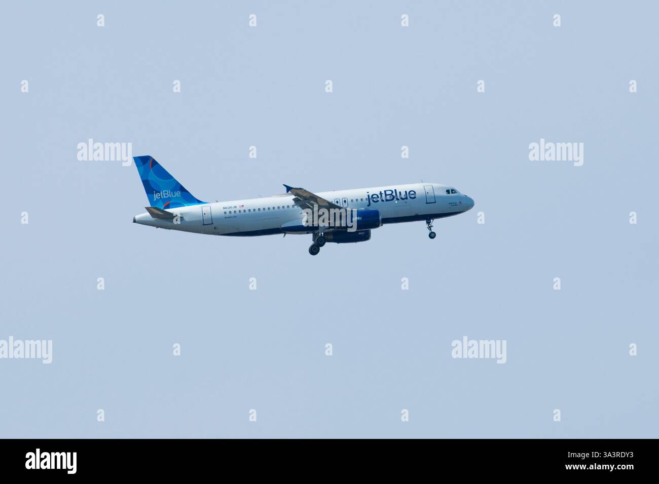 JetBlue Airbus 320-232 N630JB 'Honk If You Love Blue' landing on Boston ...