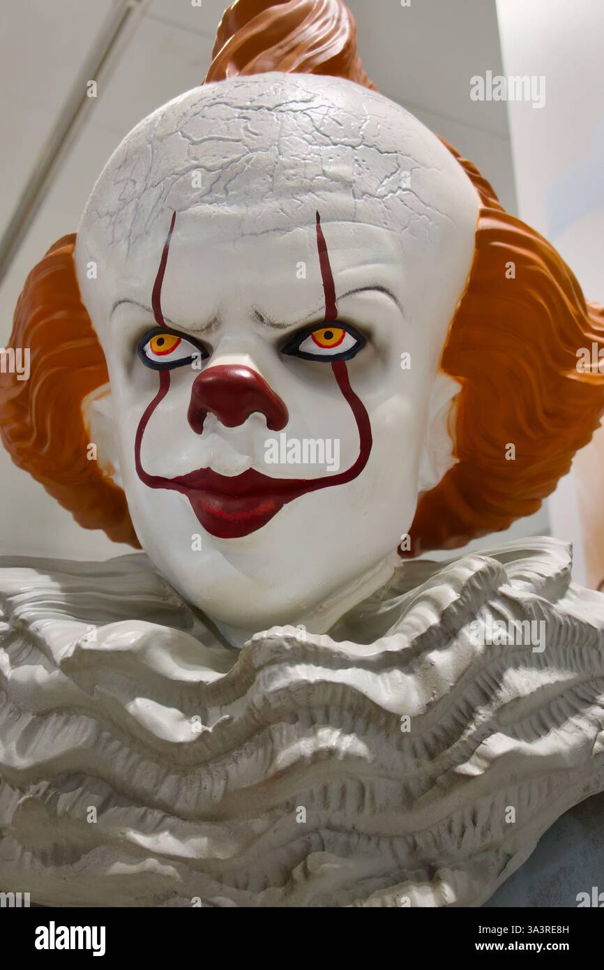 Pennywise hi-res stock photography and images - Alamy