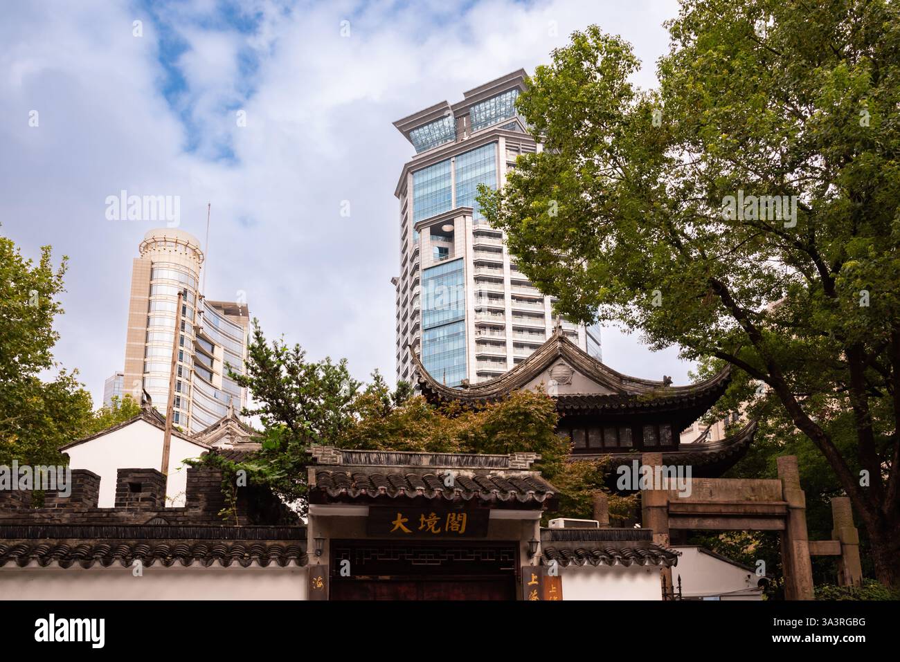 Traditional and modern chinese architecture in Shanghai, China Stock ...