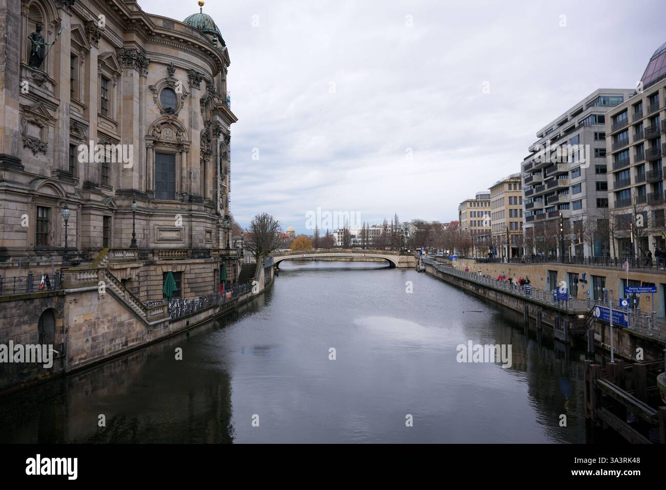 View to waterfront promenade at spree river hi-res stock photography ...