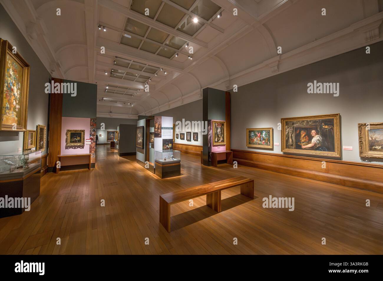 Interior of The Kelvingrove Art Gallery and Museum, Glasgow, Scotland ...