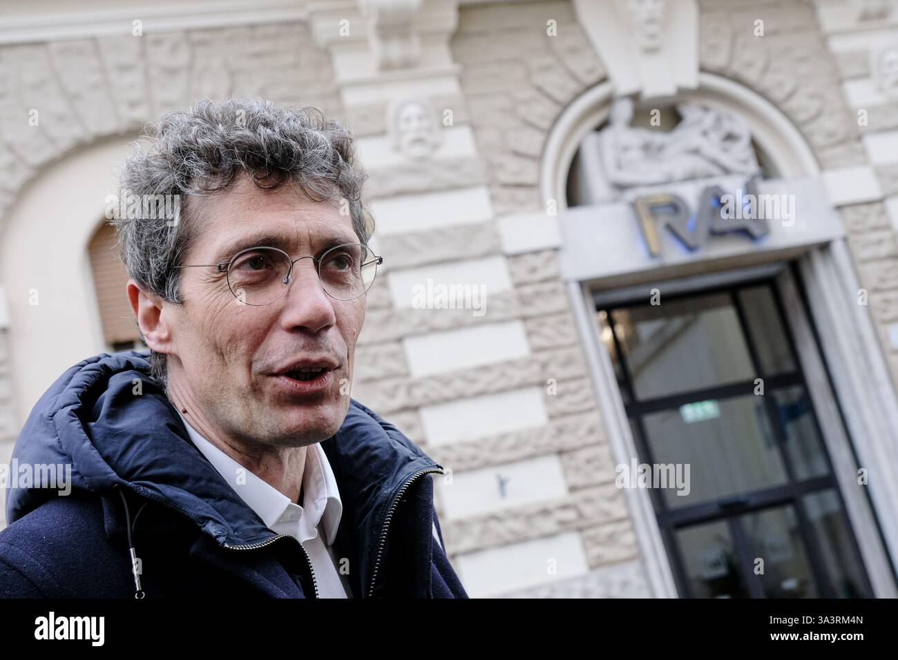 Riccardo Magi +eu in rappresentanza dei comitati per i referendum lavoro e cittadinanza, in ...