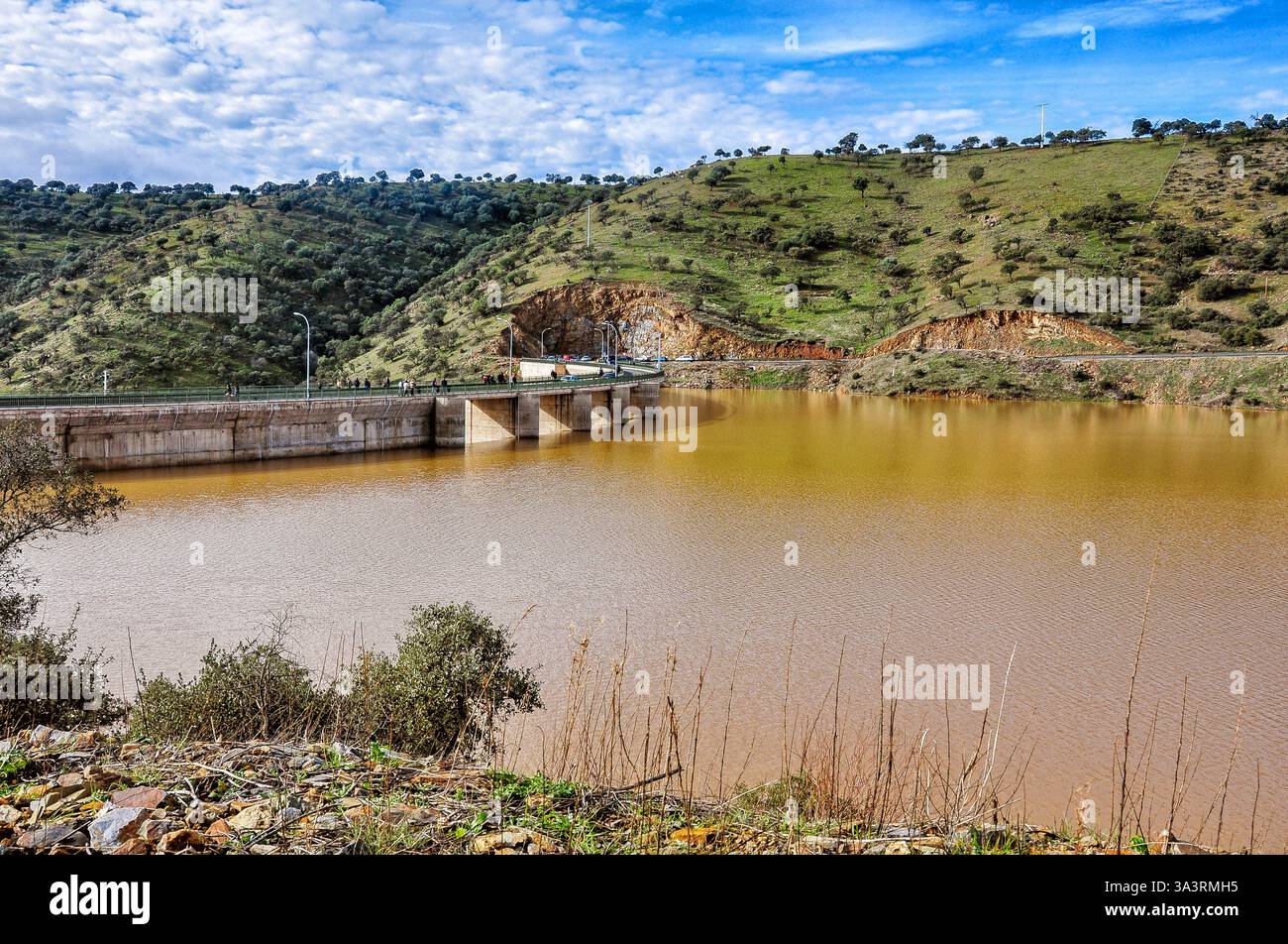 The New Montoro Reservoir when it was first filled in 2009-2010: a ...