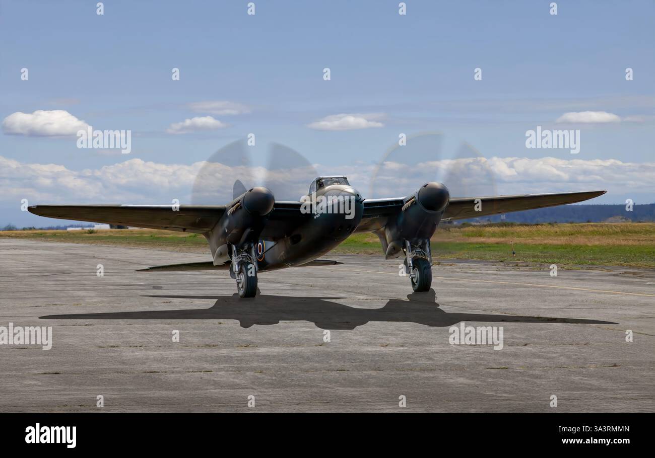 de Havilland Mosquito fighter landing Stock Photo - Alamy