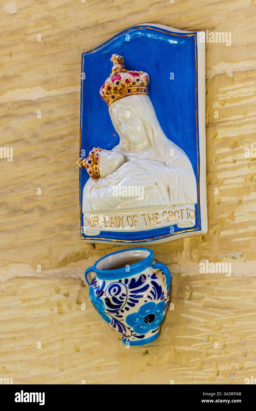 Ceramic wall plaque hi-res stock photography and images - Alamy