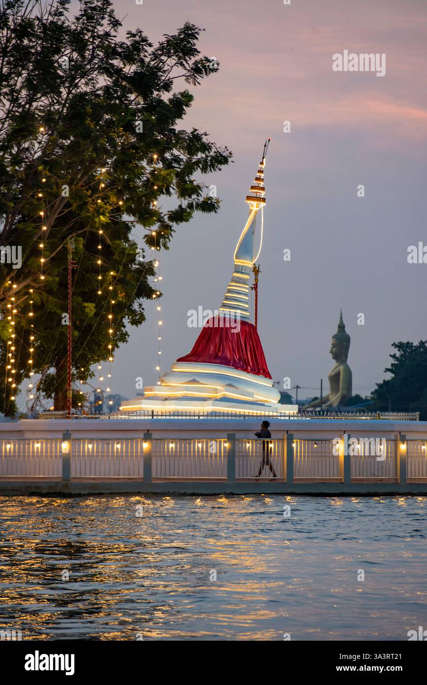 Chedi Mu Tao on Ko Kret and Buddha of Wat Bangchak in Pak Kret of ...