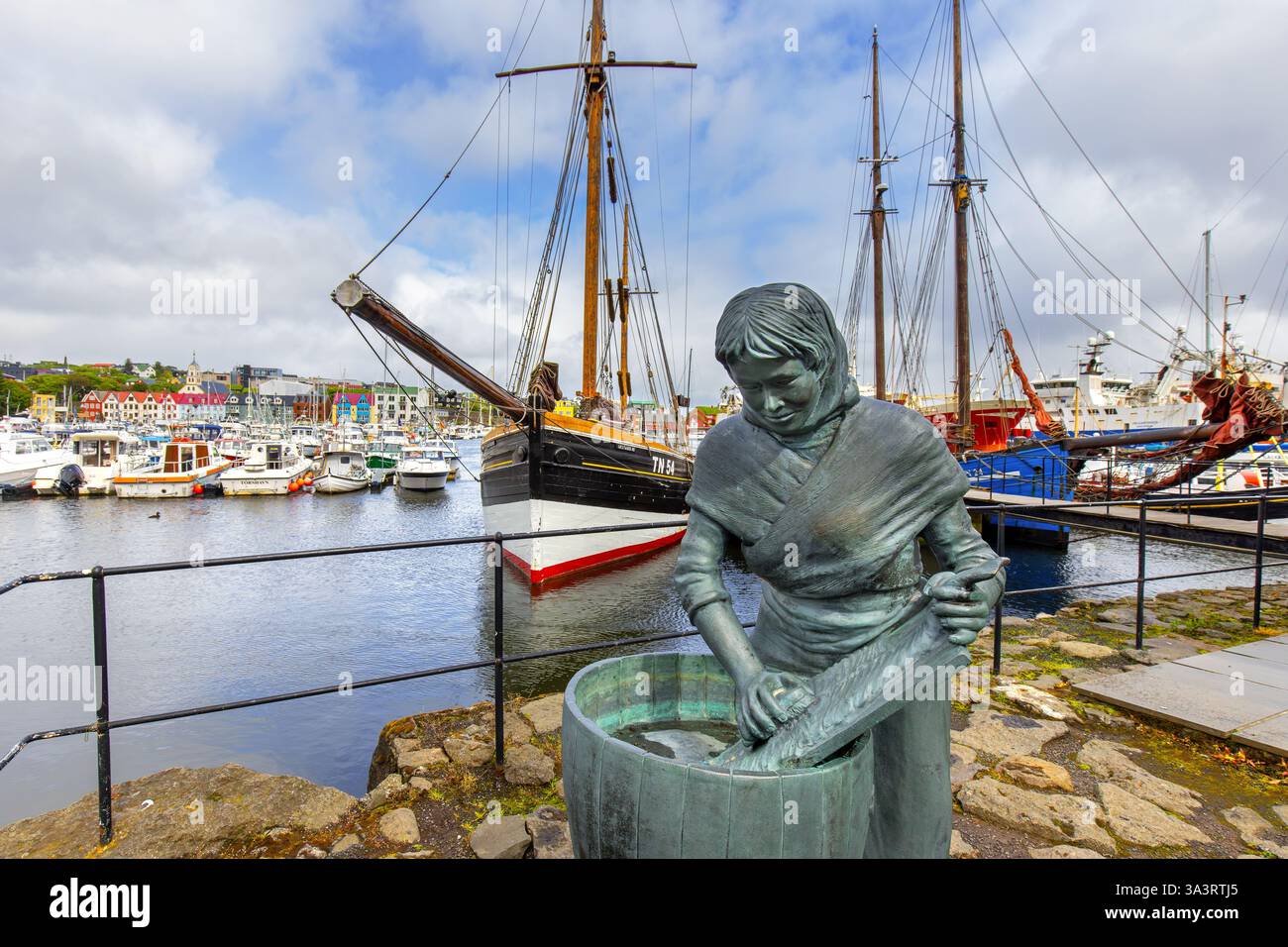 Statue of woman cleaning fish, tribute to the cod fishing industry in ...
