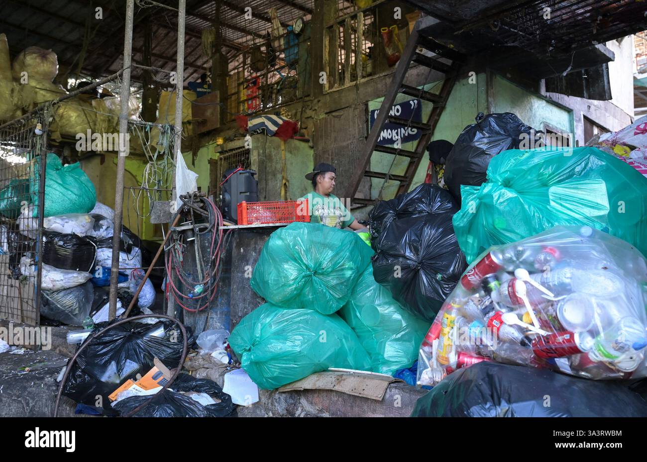 PHILIPPINES, Manila, Quezon City, Payatas, Junk shop of garbage ...