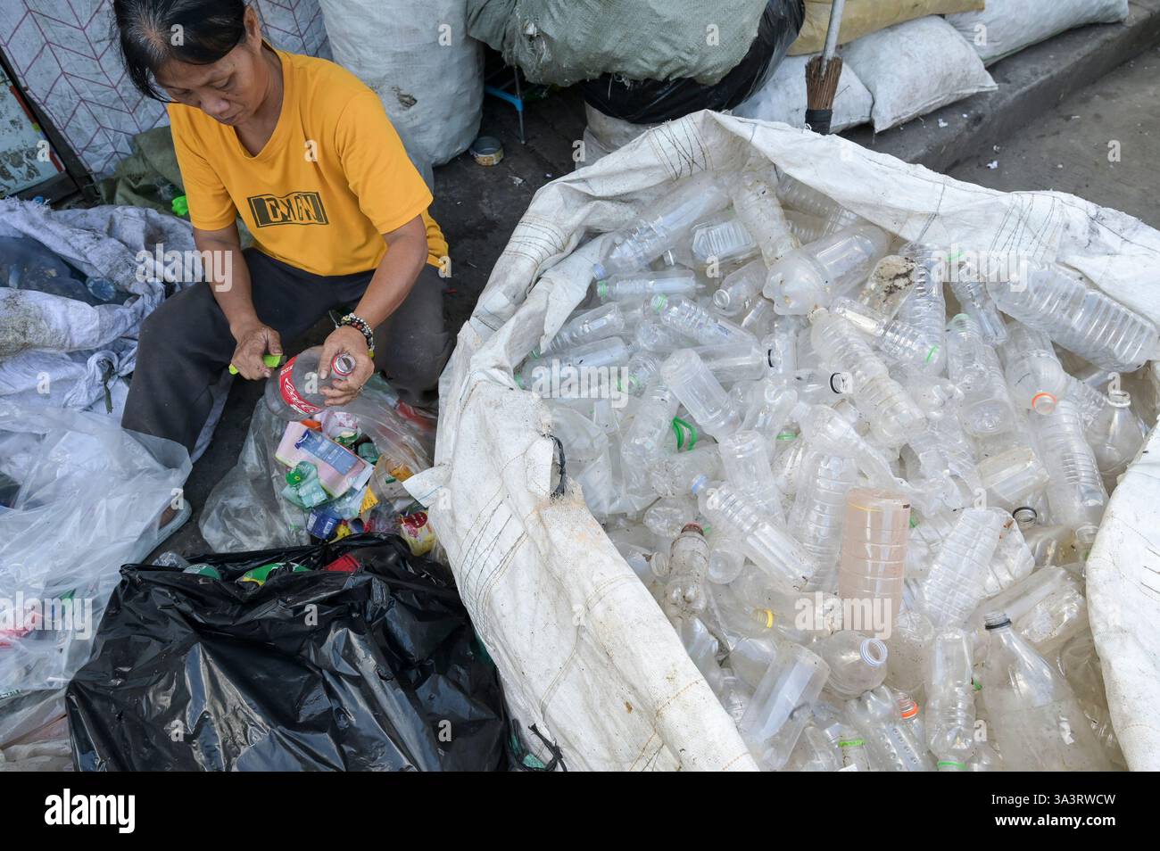 Plastik coca cola abfall hi-res stock photography and images - Alamy