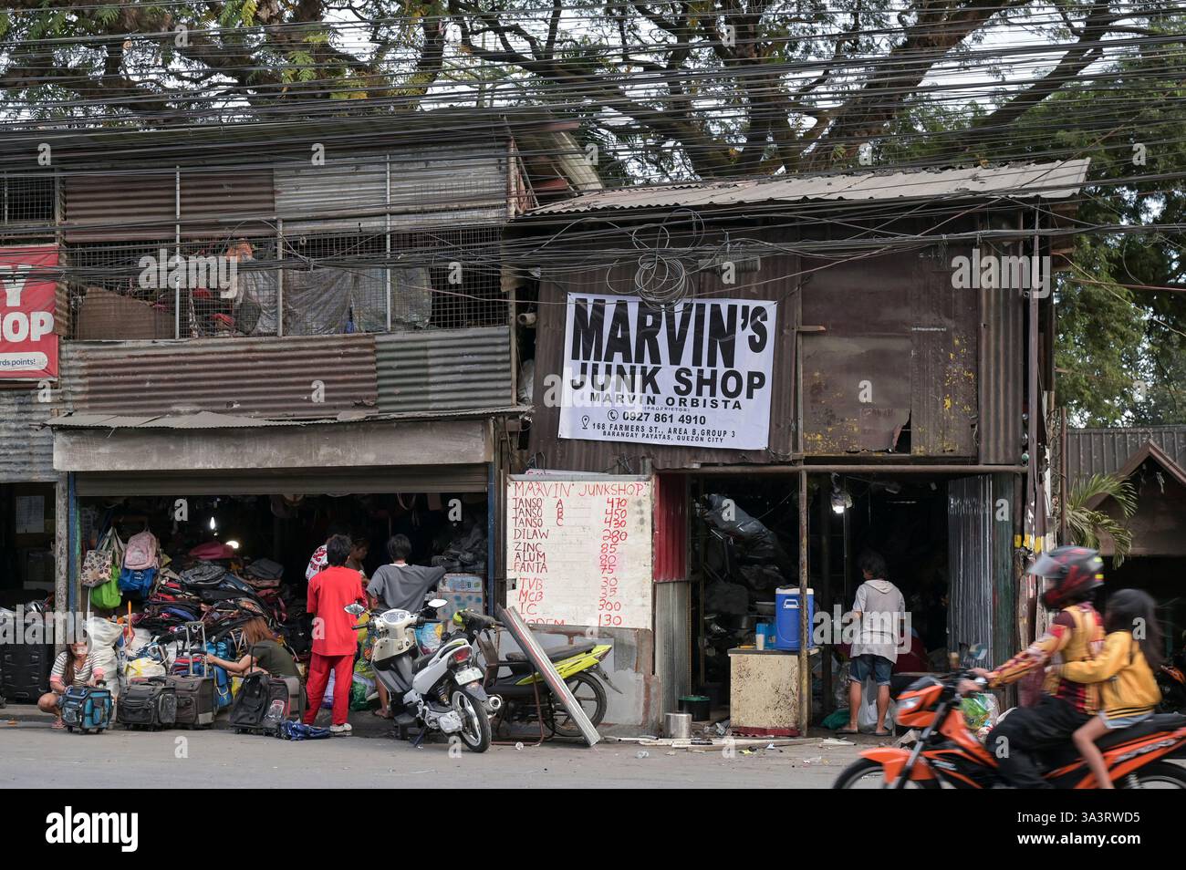 PHILIPPINES, Manila, Quezon City, Payatas, Junk shop of garbage ...