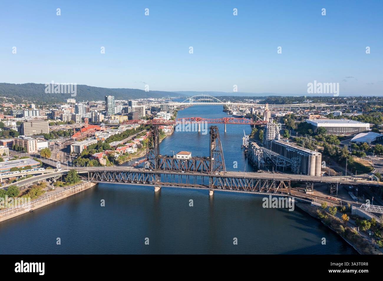 Portland Oregon, USA, aerial view of Willamette River and Hawthorne ...