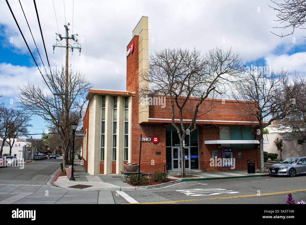 Exterior view of BMO Bank branch building. - California, USA - March 2 ...