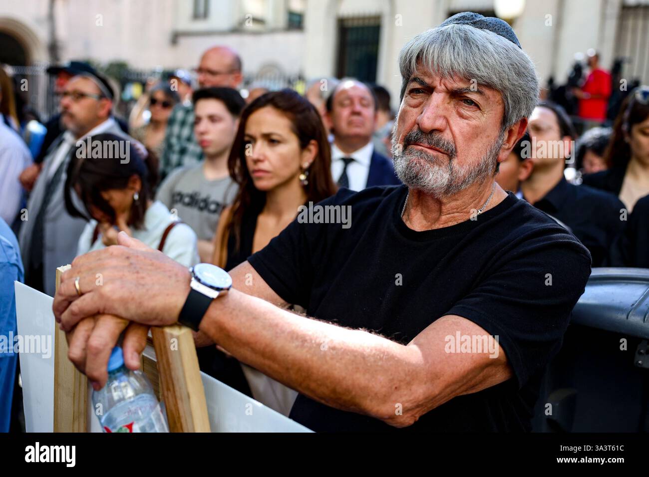 Buenos Aires, Argentina. 17th Mar, 2025. People commemorate the victims ...