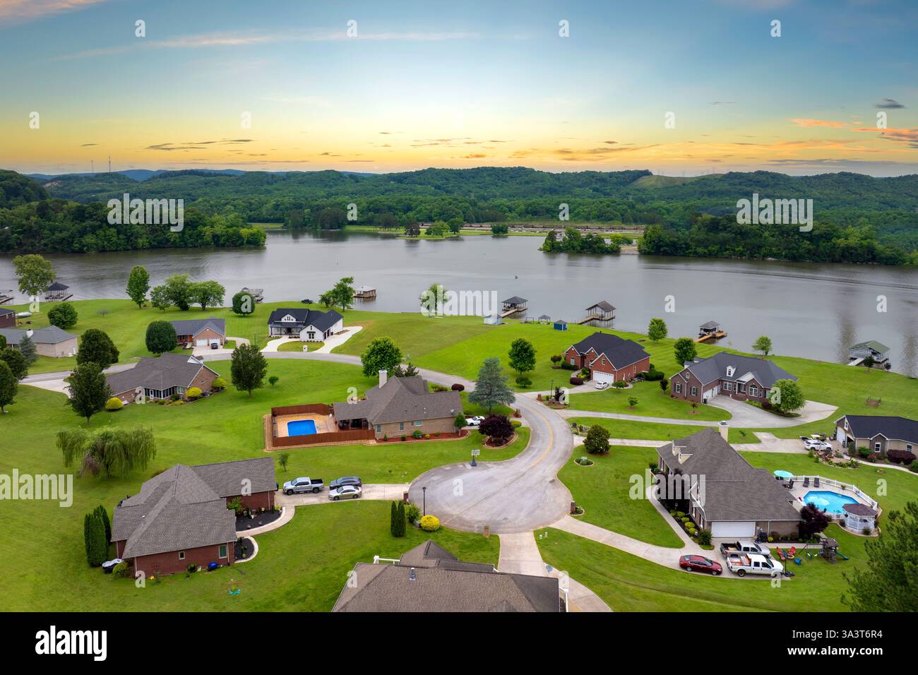 Rural community with expensive houses in Tennessee. Premium housing ...