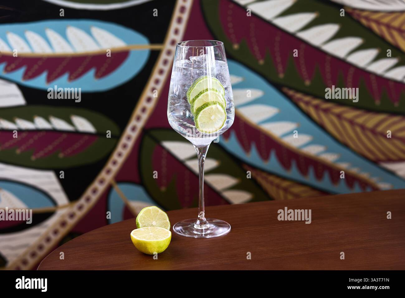 Glass gin tonic slices hi-res stock photography and images - Alamy
