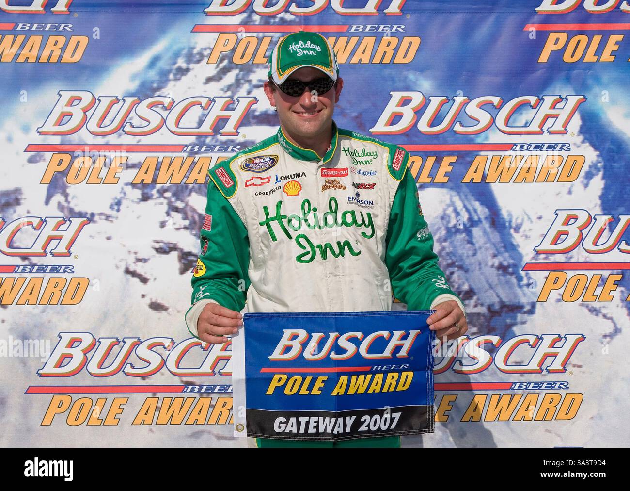 Madison, Il, USA. 6th Aug, 2008. Scott Wimmer grabs the pole for the ...