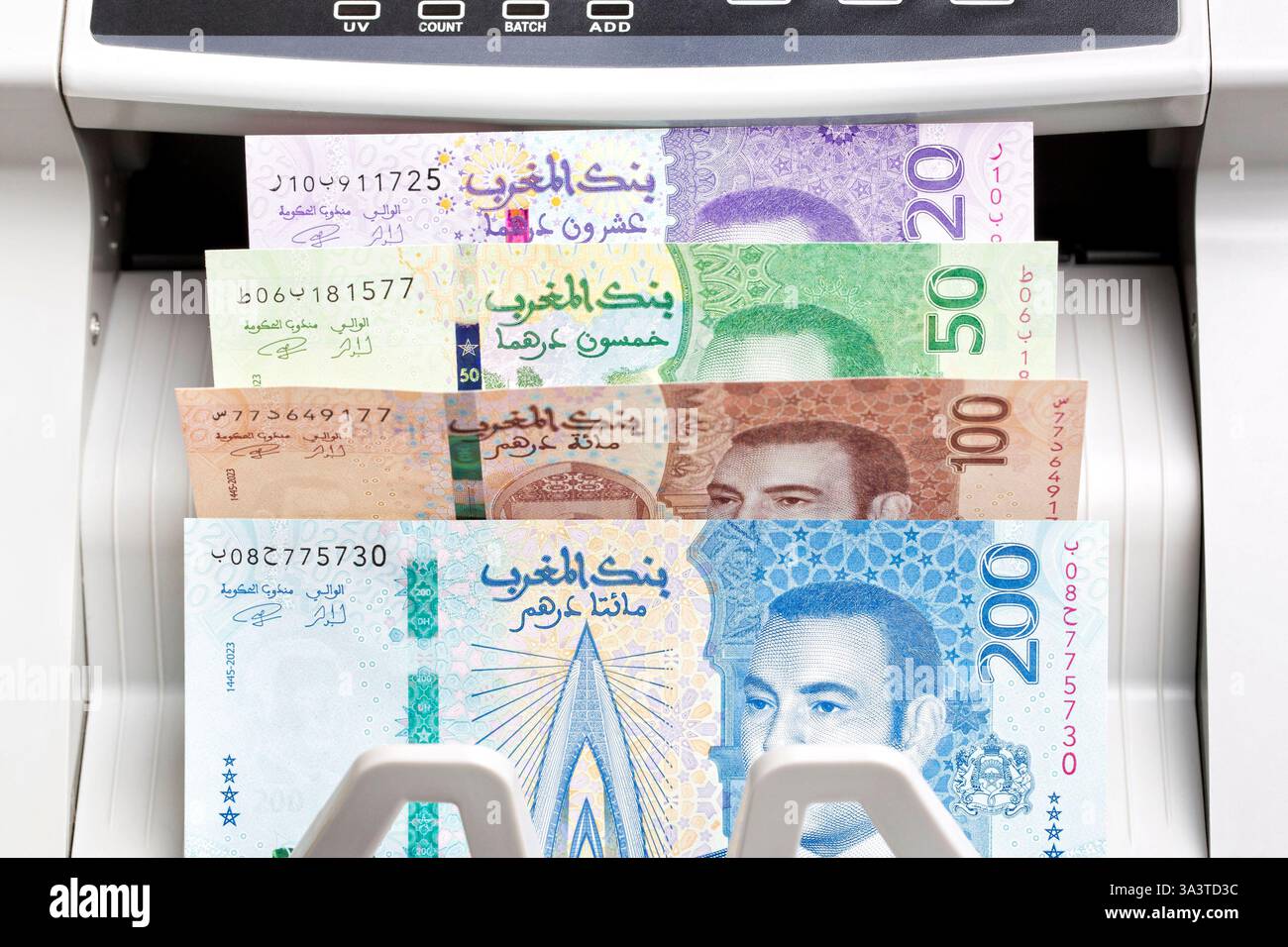 Moroccan money - dirham in the counting machine Stock Photo - Alamy
