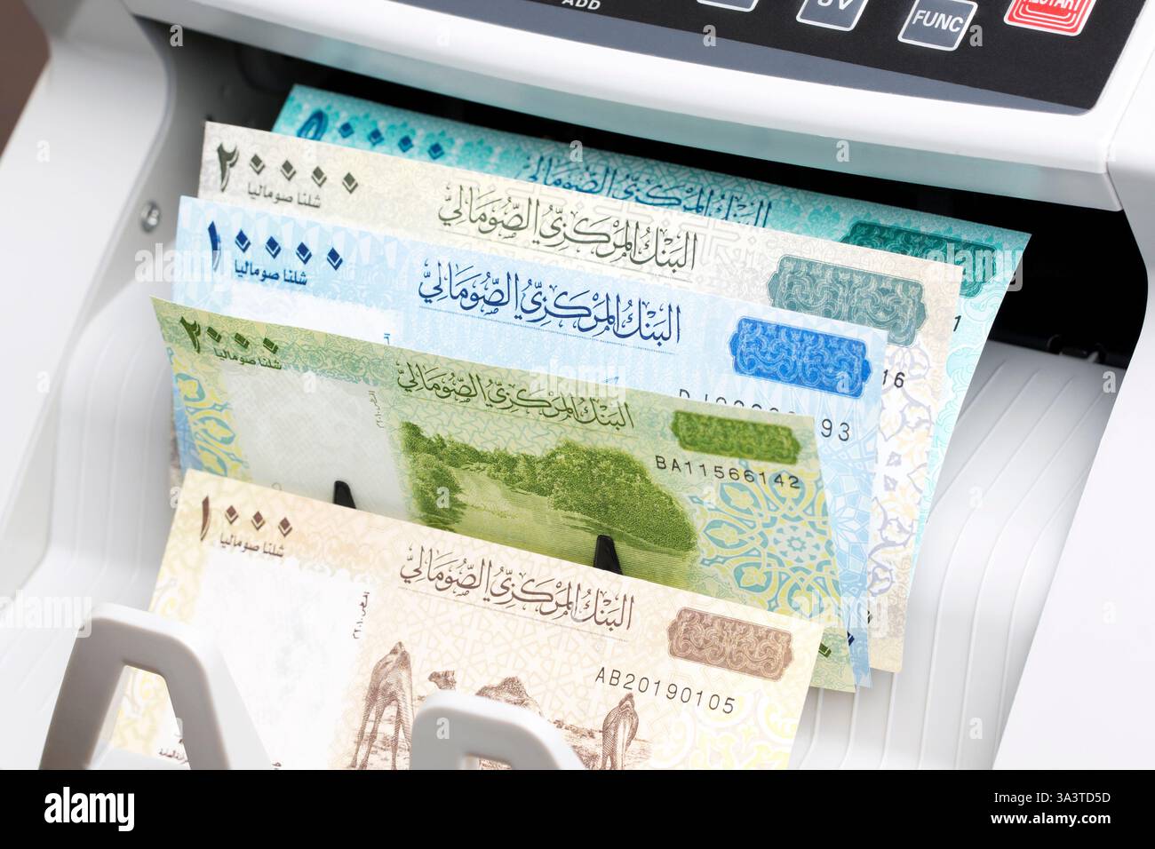 Somali money - shilling in the counting machine Stock Photo - Alamy