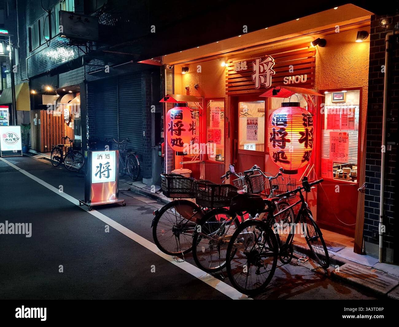 Bars and restaurants at night in Tokyo, Japan Stock Photo - Alamy