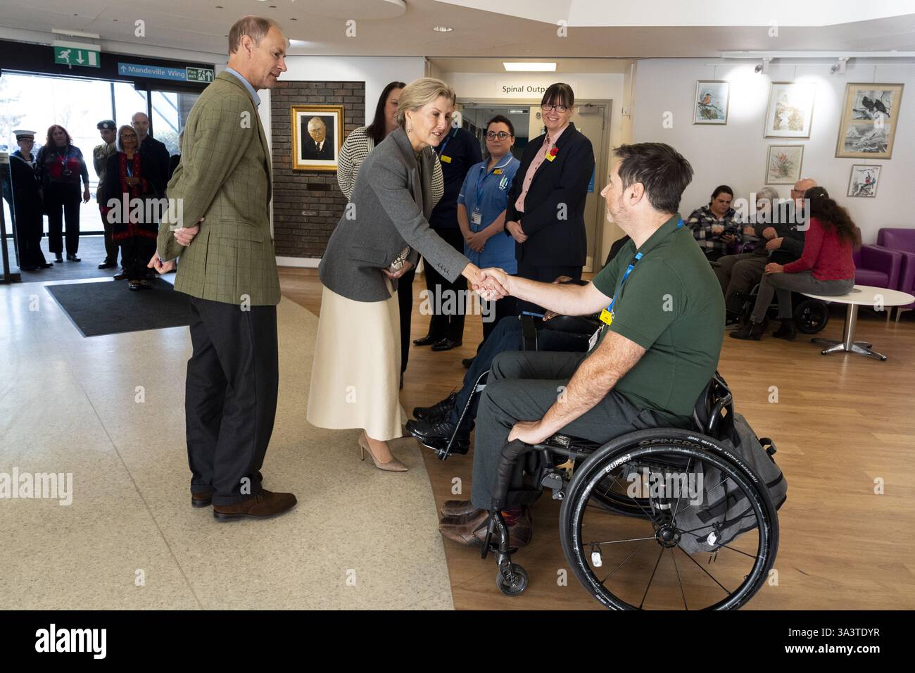The Duke and Duchess of Edinburgh meet hospital staff and patients ...
