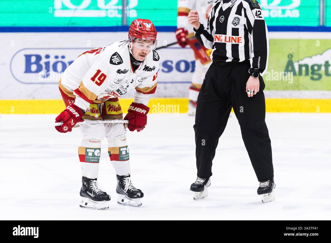 250317 Kalmars Andrew Vanderbeck deppar under kvartsfinal ett i ...