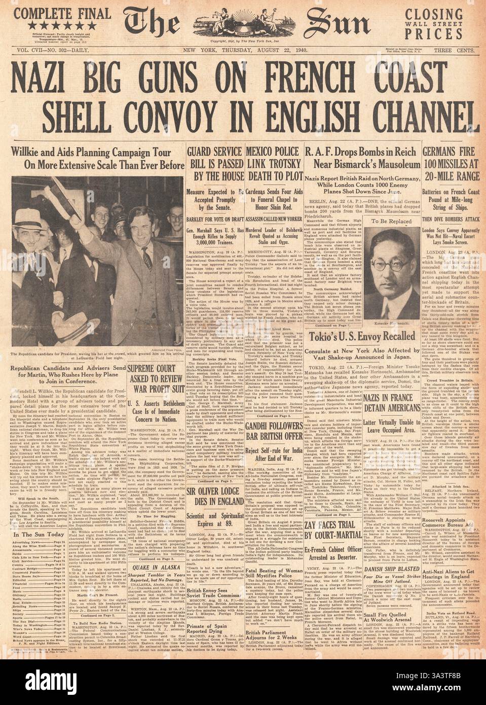 1940 front page The Sun (New York) German guns shell British convoy in English Channel Stock ...