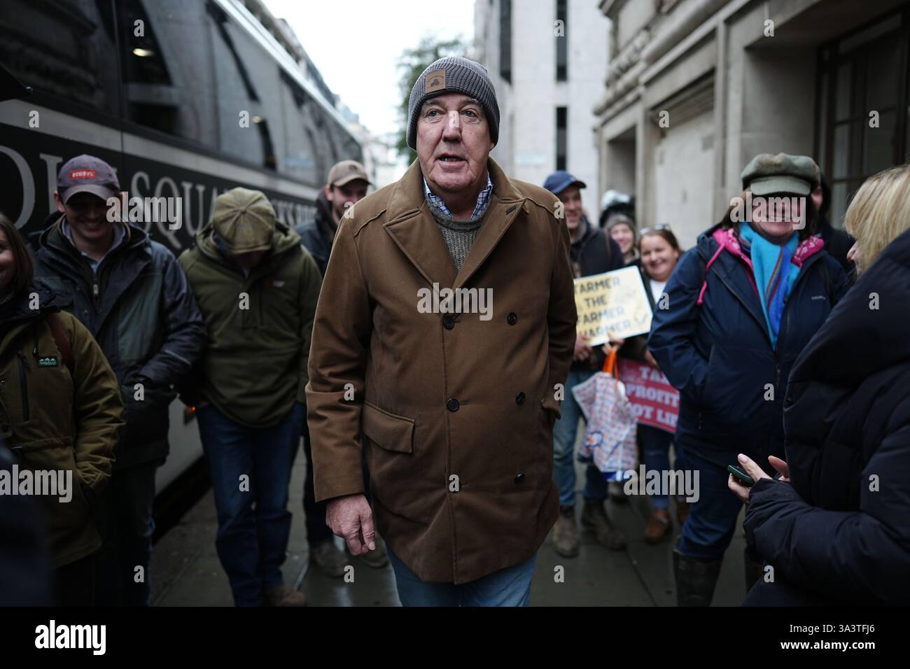 Jeremy Clarkson arrives in central London to join the farmers ...