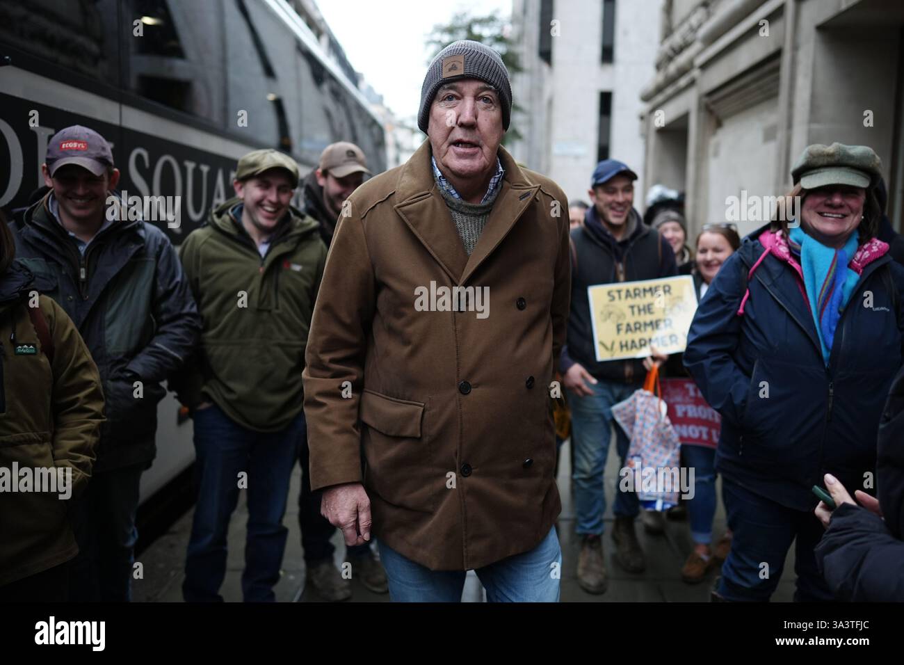 Jeremy Clarkson arrives in central London to join the farmers ...